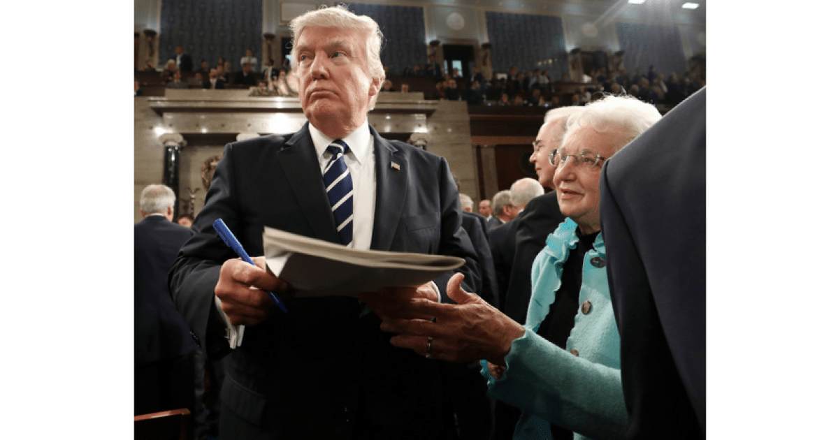 VIDEO: Clinton beats Trump 4-2 in first US town to vote - Loop News