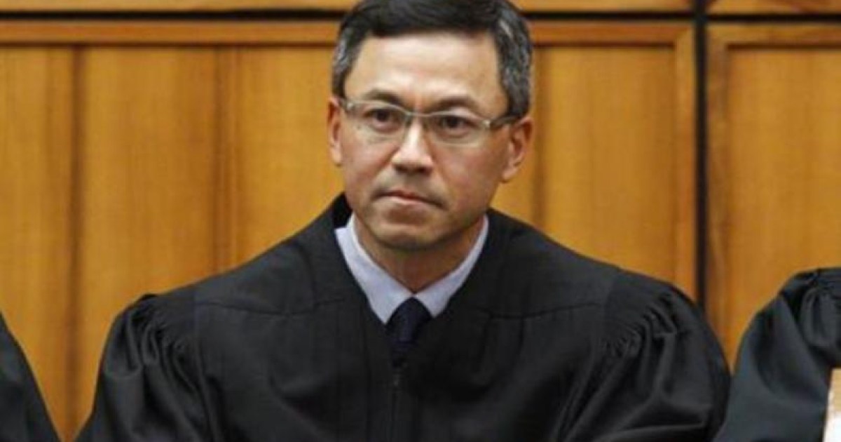 Federal judge in Hawaii puts Trump travel ban on hold - Loop News