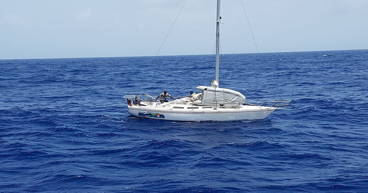 JDF Coast Guard rescues four men from disabled sailboat - Loop News