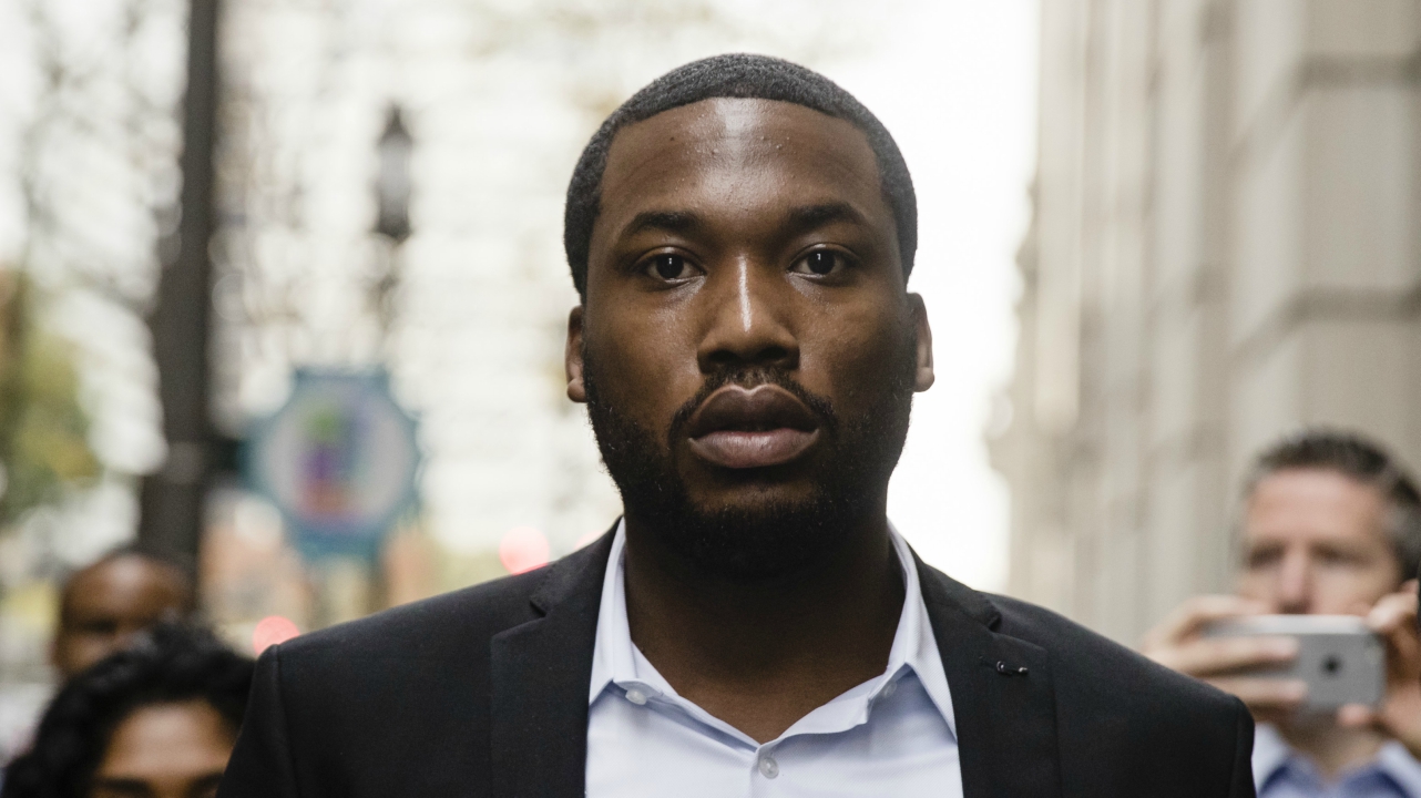 Hundreds rally in support of imprisoned rapper Meek Mill - Loop News