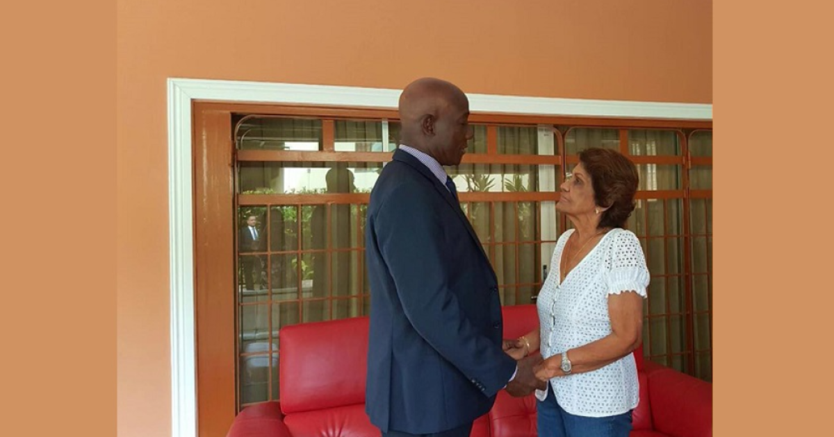 PM visits wife, family of late Professor George Maxwell Richards - Loop News