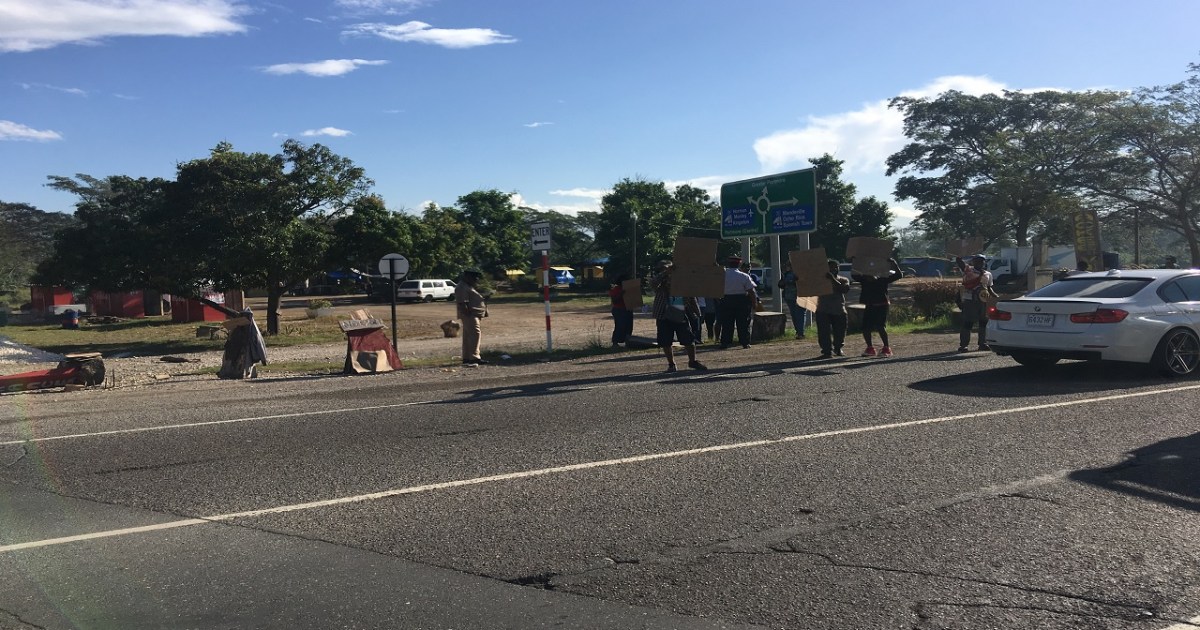 'We want road and light!': Ackee Village vendors protest - Loop News