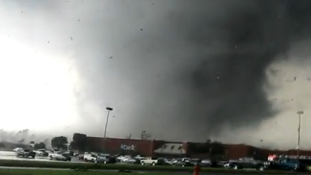 Watch: Tornado hits Alabama - Loop News
