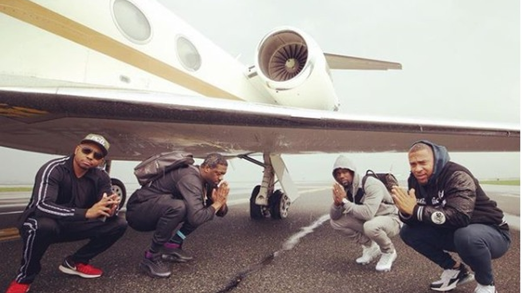 Kevin Hart's jet blows tire landing in Boston, no one hurt - Loop News