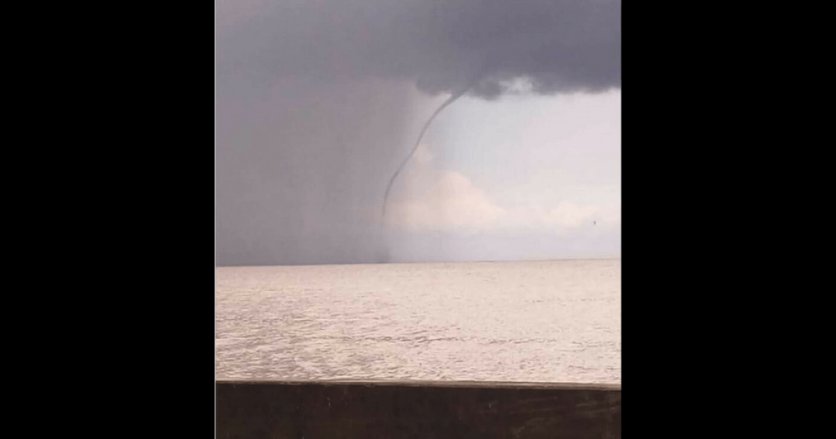 Watch: Waterspout spotted off Gulf of Paria - Loop News