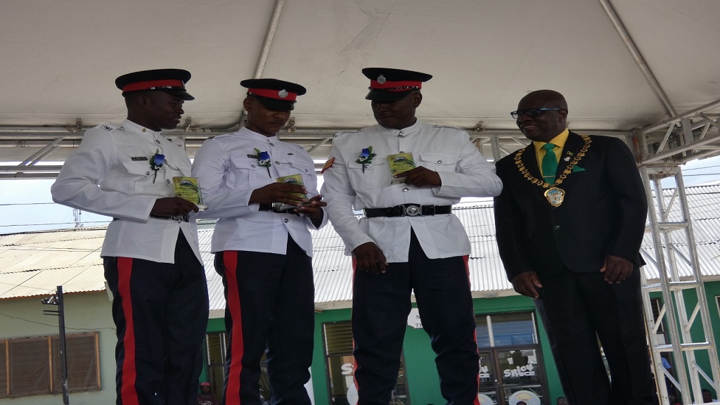 Cops who ticketed Olympian Warren Weir honoured for their conduct ...