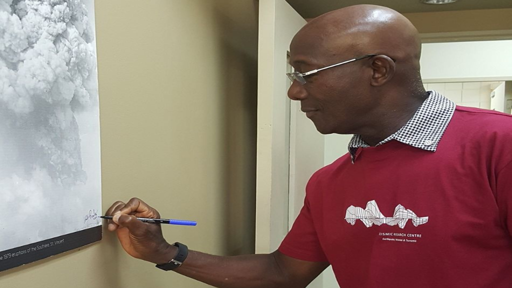 PM signs own iconic photo of 1979 La Soufrière eruption - Loop News