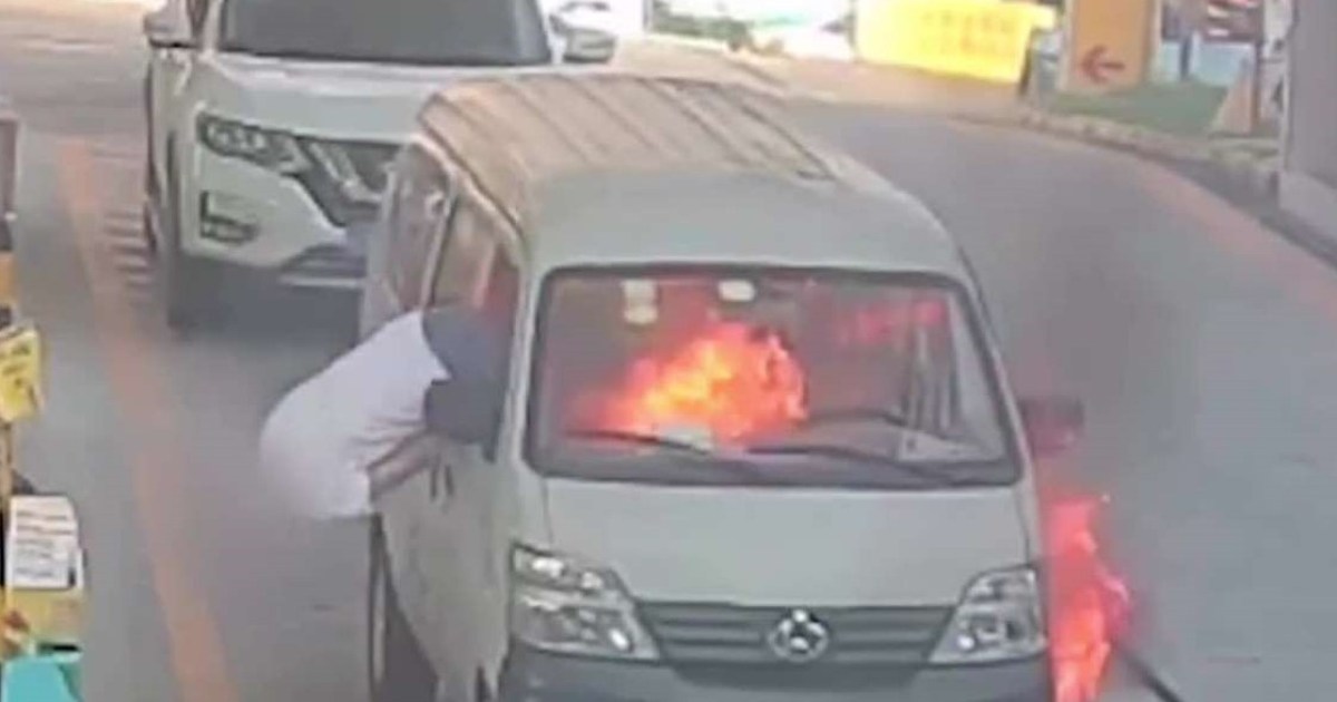 Driver escapes through window after vehicle catches on fire in China ...