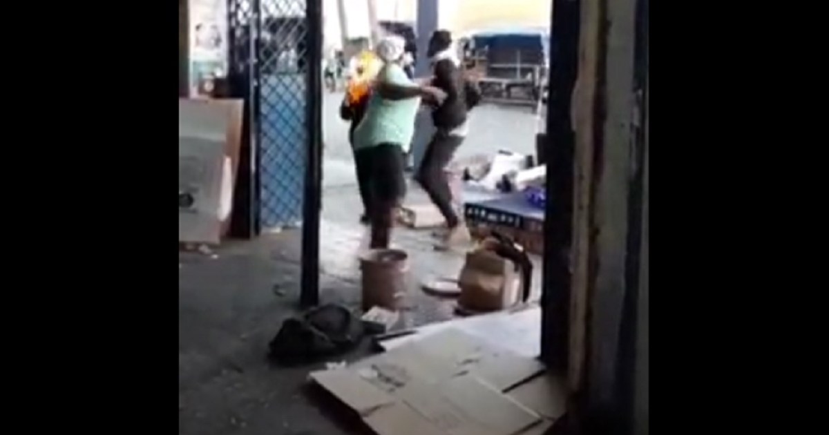 WATCH: Man sets woman ablaze in Kingston - Loop News