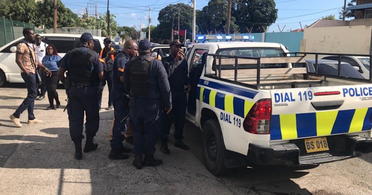 VIDEO: Three 'gunmen' held after high speed chase in St Andrew - Loop News