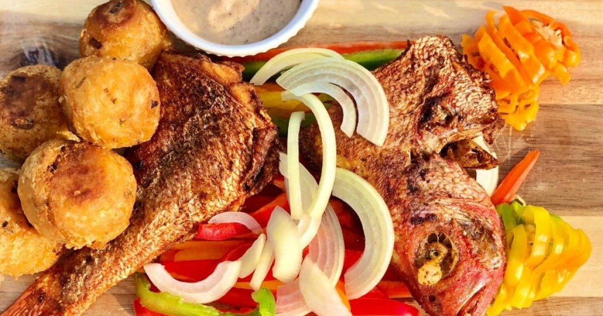 WATCH: Yardie in Cayman makes escovitch Cayman-Jamaican style - Loop News