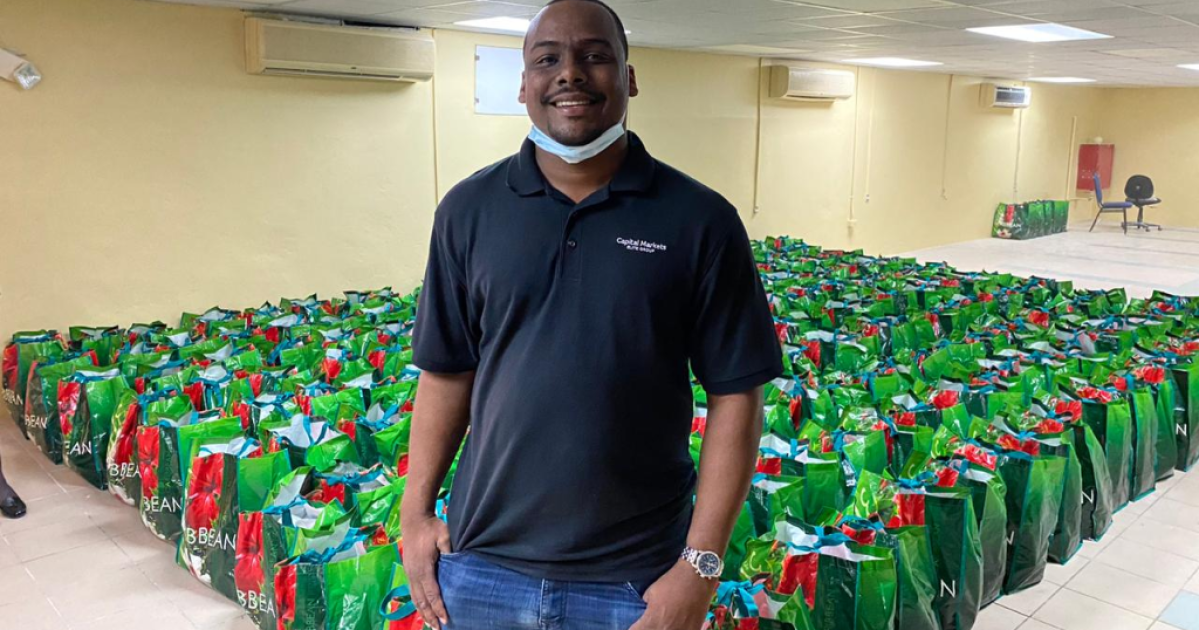 Capital Markets CEO donates 500 hampers, footballs - Loop News