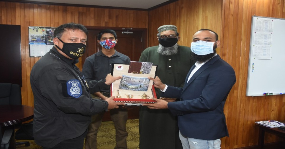 Top Cop meets with members of Islamic community - Loop News