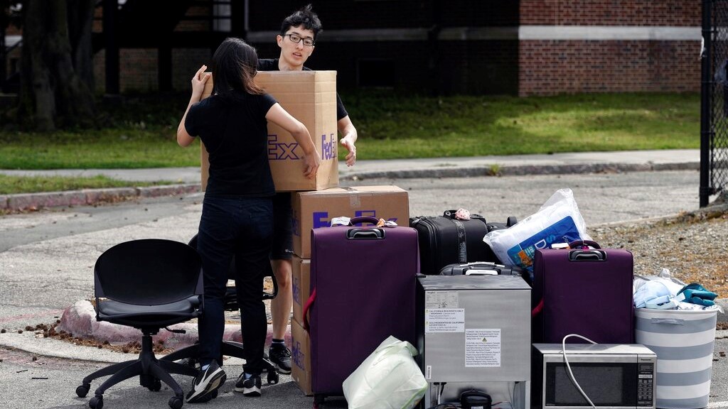 Trump administration rescinds rule on foreign students - Loop News