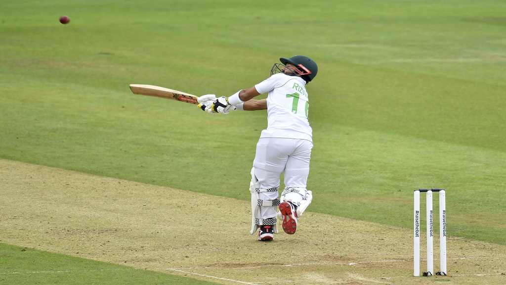 Rizwan's gritty 60 holds up England, Pakistan get to 223-9 - Loop News