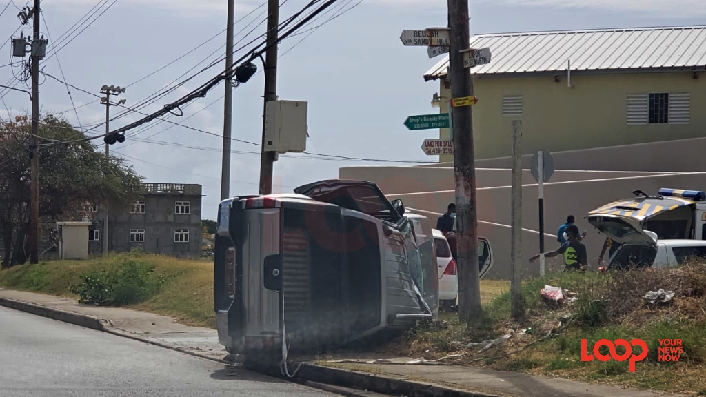 VIDEO: Ambulance rushed to two-vehicle accident in St Philip - Loop News