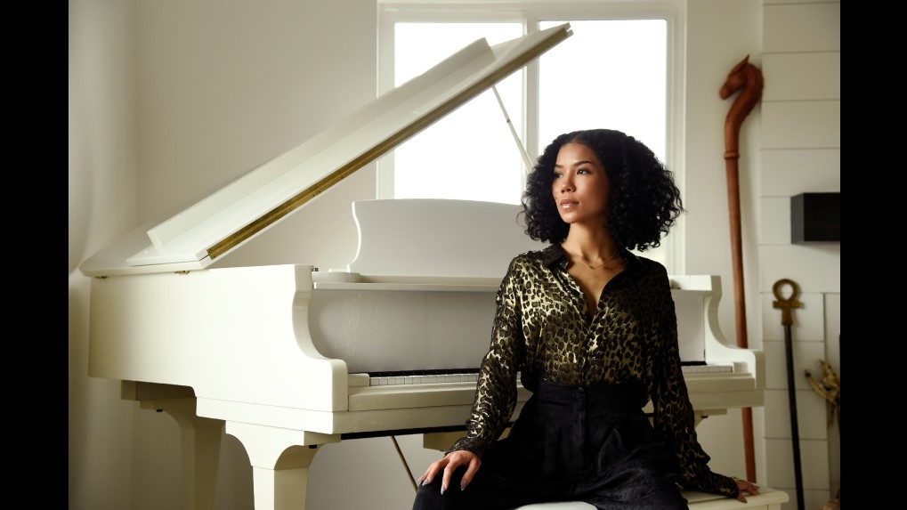 Jhene Aiko to host Grammy Award premiere ceremony - Loop News