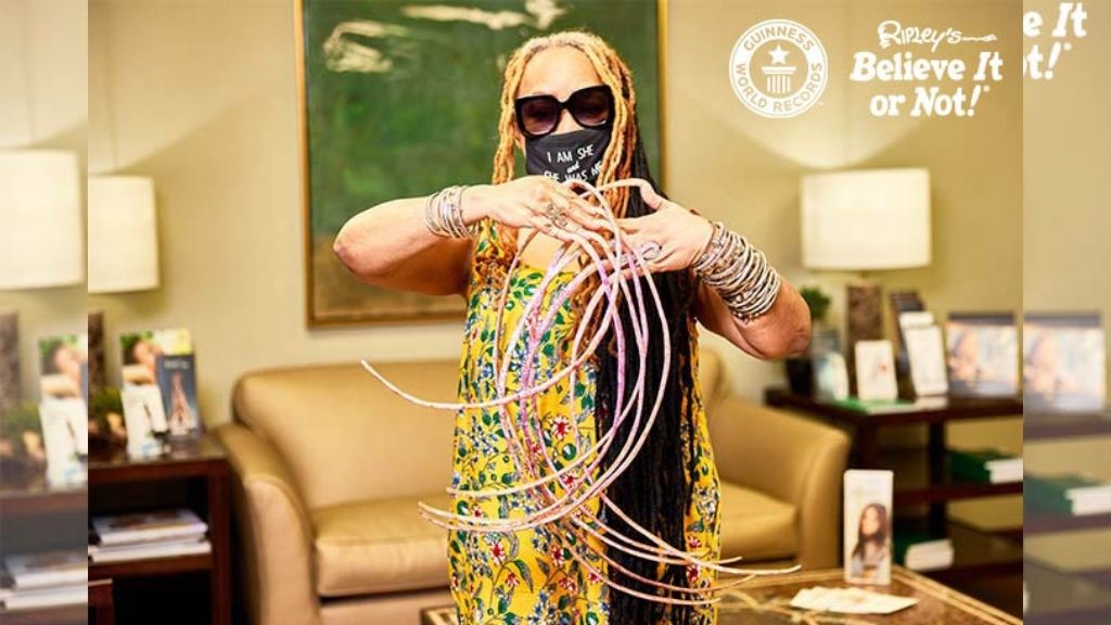 The 'big chop': Woman with world’s longest nails, cuts them - Loop News