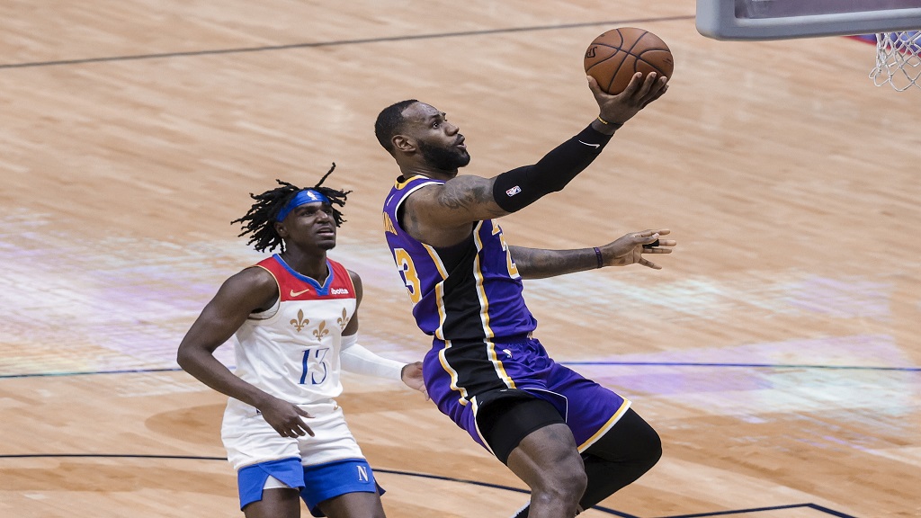 LeBron 'good to go' for Lakers-Warriors play-in clash - Loop News