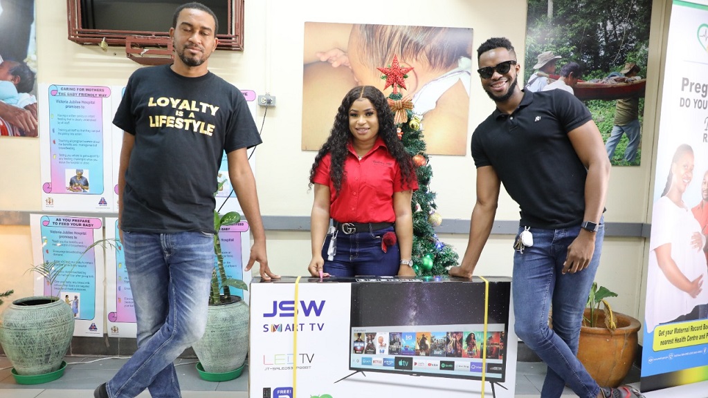 Dan-Dan donates television set to Victoria Jubilee Hospital - Loop News