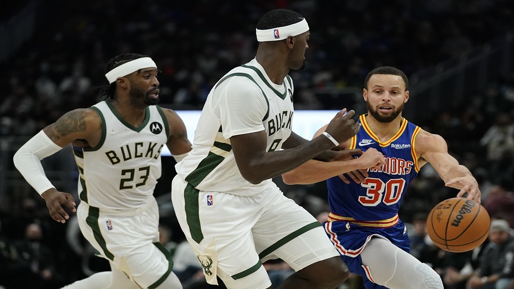 NBA: Antetokounmpo, Bucks start fast, blow out Warriors 118-99 - Loop News