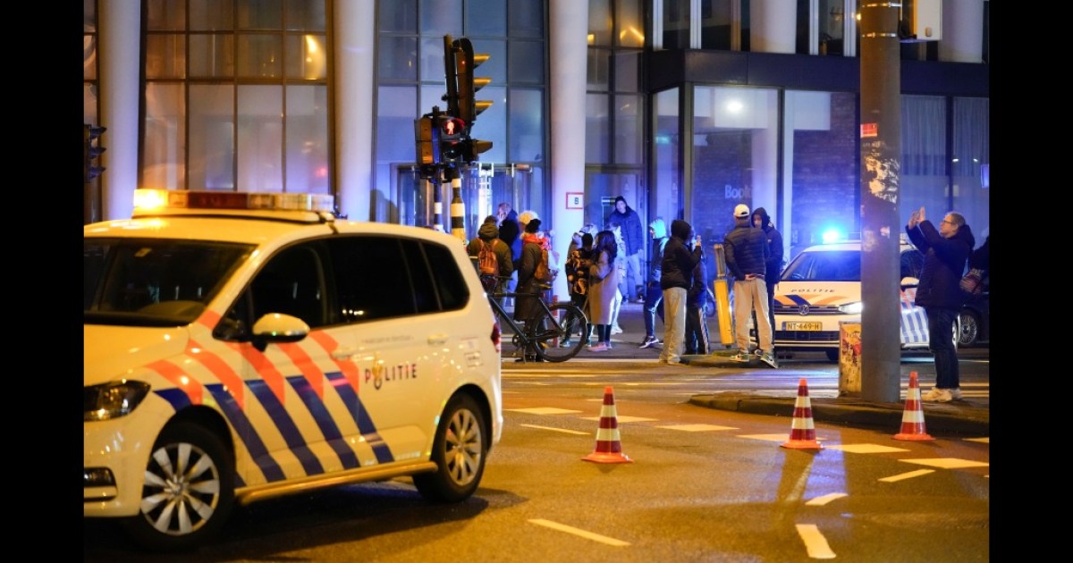 Amsterdam Apple shop hostage-taker sought 200M-euro ransom - Loop News