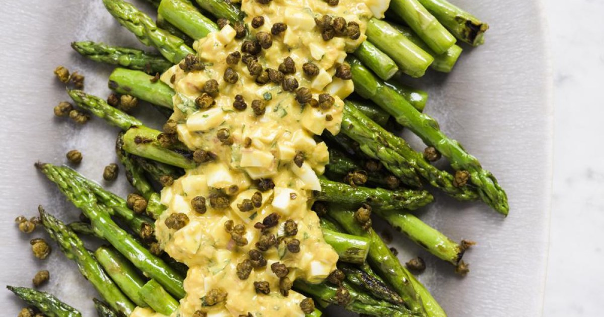 Fried capers update classic French sauce for asparagus - Loop News