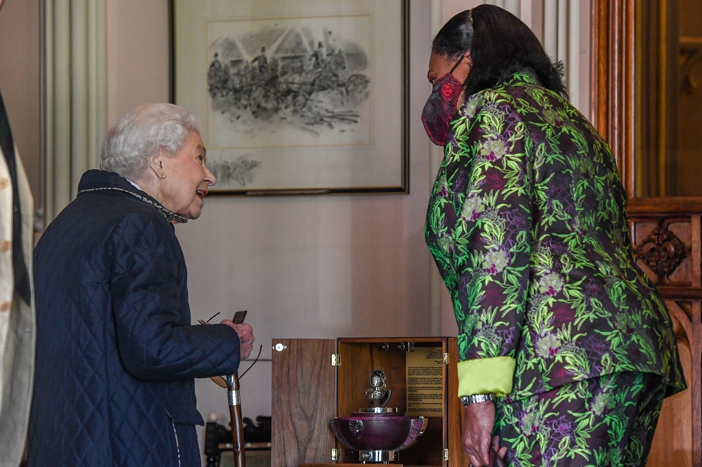 President meets with Queen Elizabeth II at Platinum Jubilee - Loop News