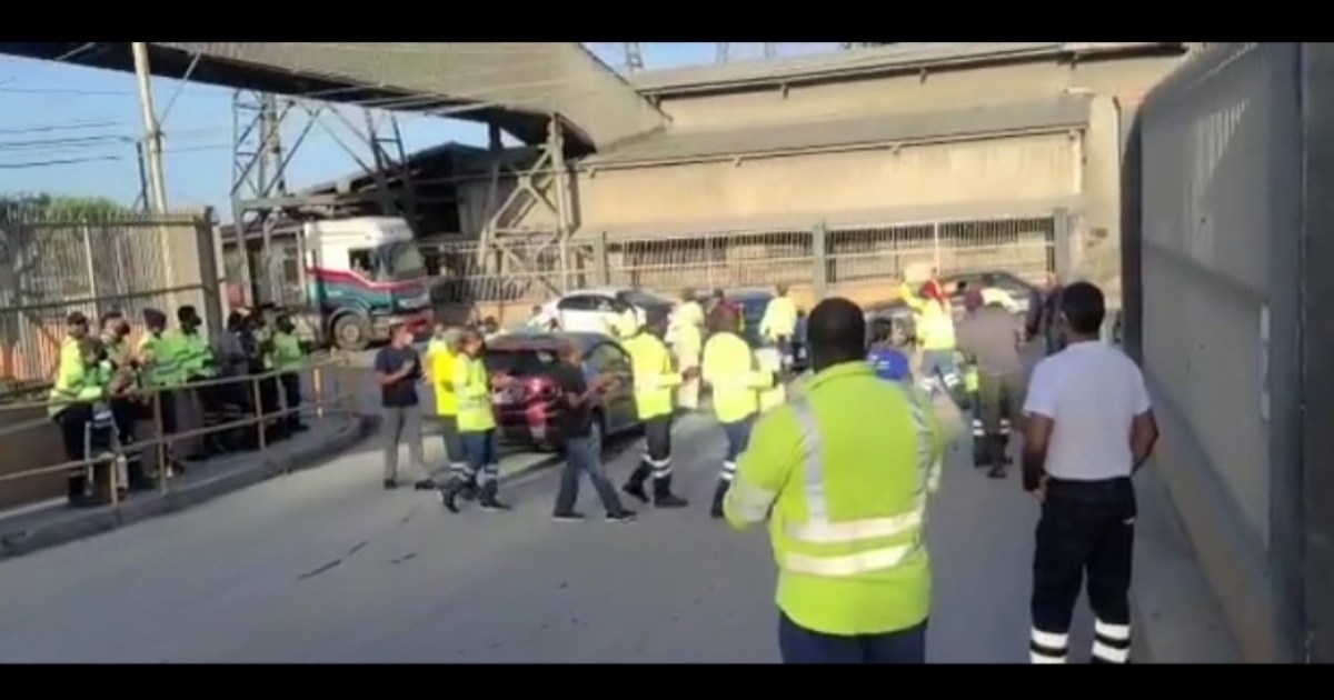 TCL workers resume protest action - Loop News