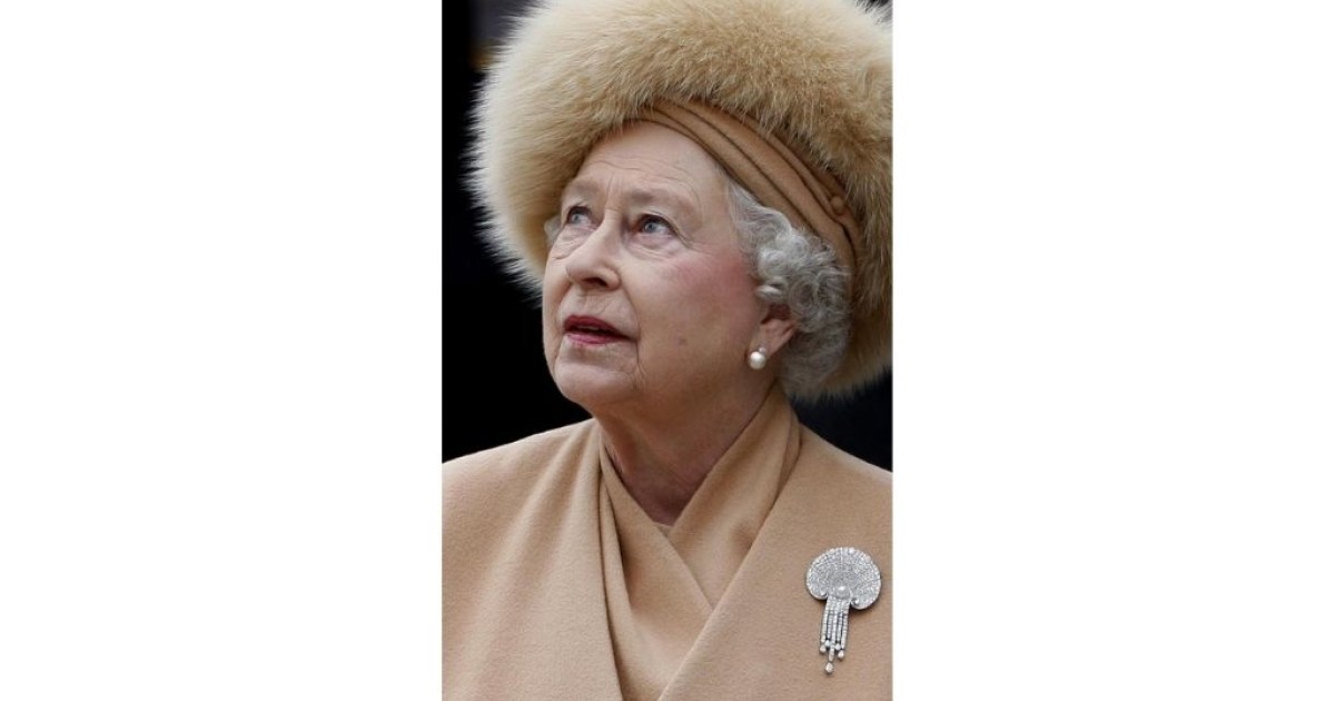 A Retrospective: A look at Queen Elizabeth II’s style over the decades ...