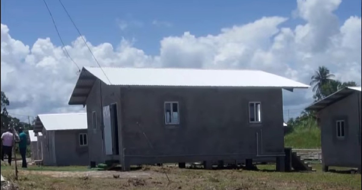 12 families receive new starter homes from the LSA - Loop News