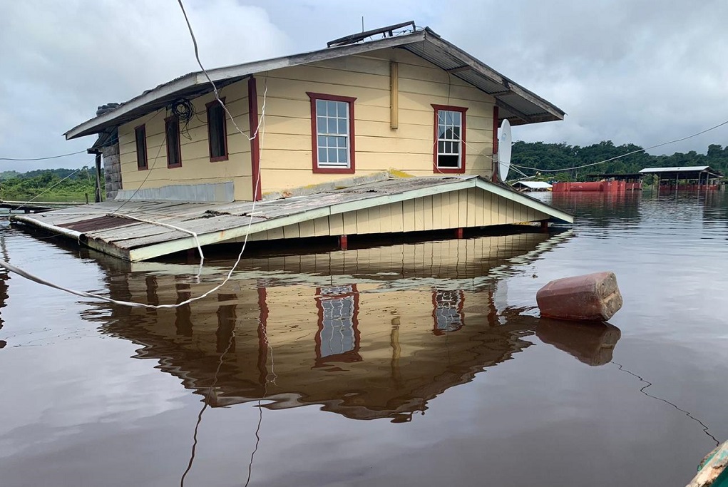 Bad flooding in Guyana: Several villages underwater - Loop News