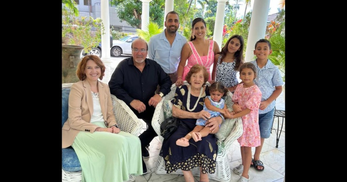 Charlotte Sabga presented with letter from King Charles - Loop News