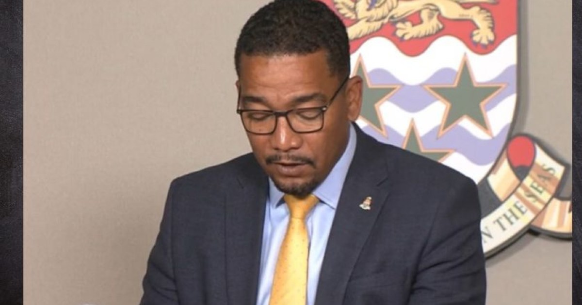 Minister Bryan announces relaunch of Cayman to Panama flights - Loop News