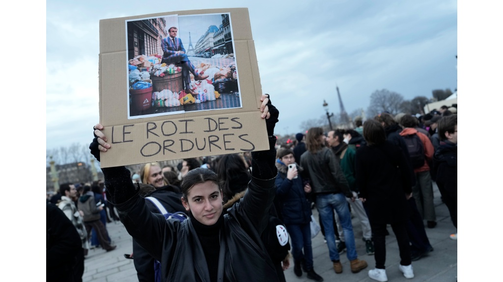 Mostly calm on Paris streets, garbage still piled up - Loop News