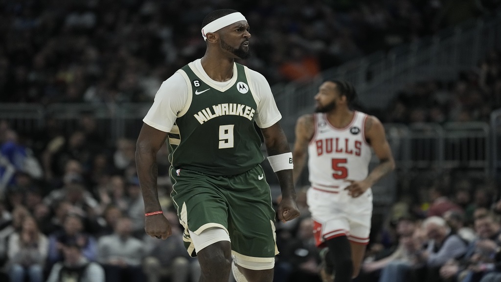 Bucks clinch NBA's best record, beat Bulls 105-92 - Loop News