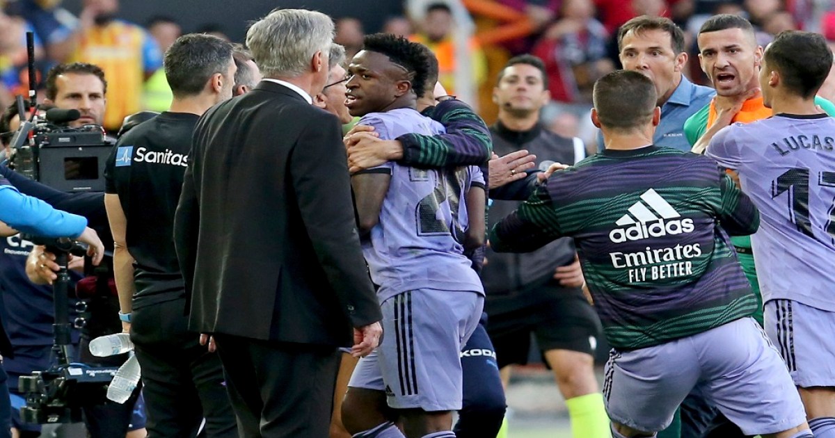 4 men arrested on suspicion of hanging Vinícius effigy off bridge ...