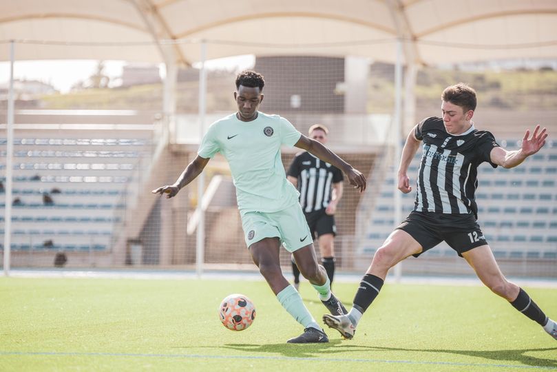 PSV Eindhoven sign T&T defender Dantaye Gilbert - Loop News