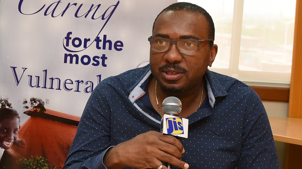 Crab vendor video: 'Totally unhygienic!' says public health specialist ...