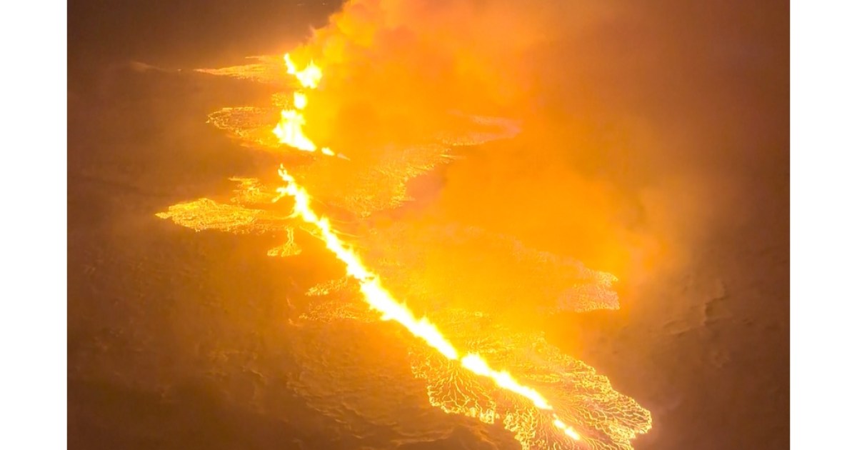 Icelandic volcano spews magma in a spectacular show of Earth's power ...