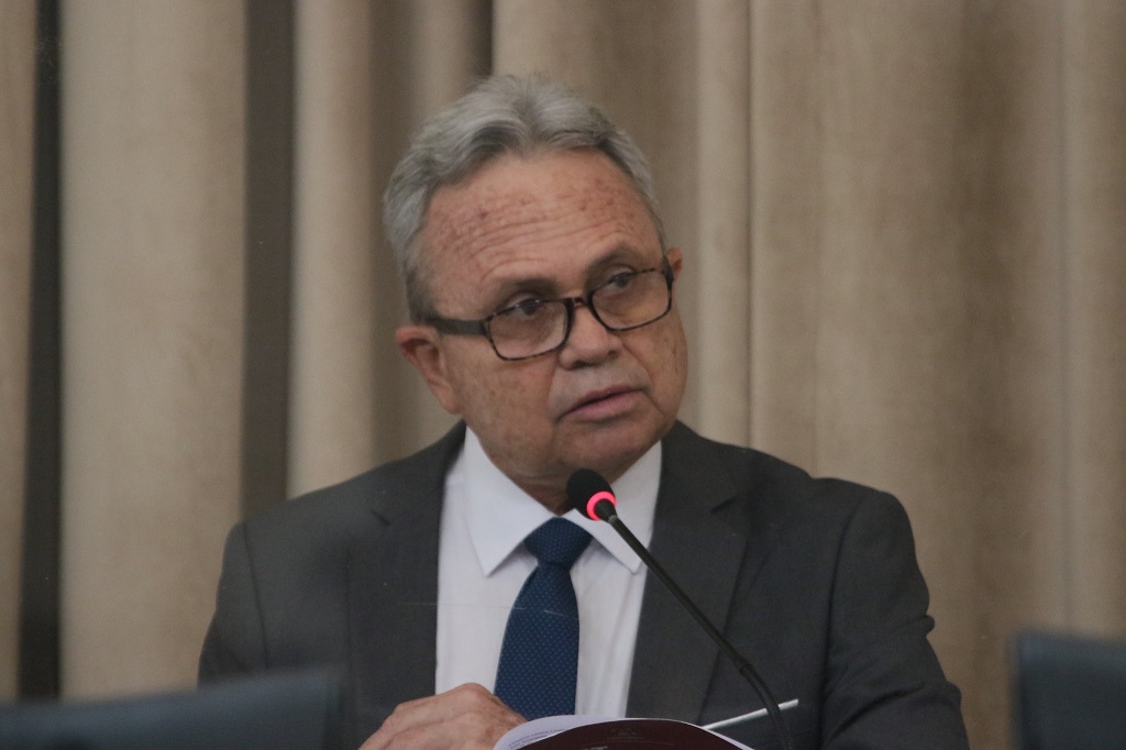 Imbert: Police investigating fake FB profiles, phishing scams - Loop News