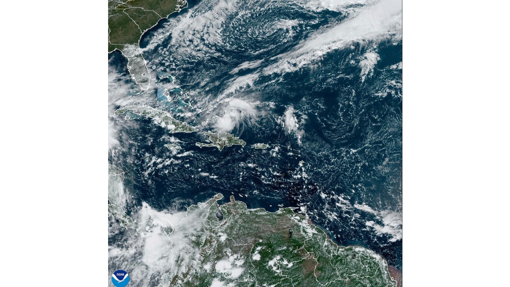 Hurricane Oscar makes landfall in the Bahamas and heads toward Cuba ...