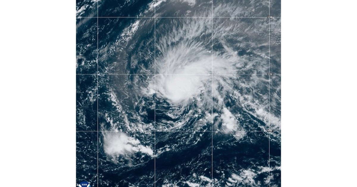 Hurricane Isaac & TS Joyce move through the open Atlantic - Loop News