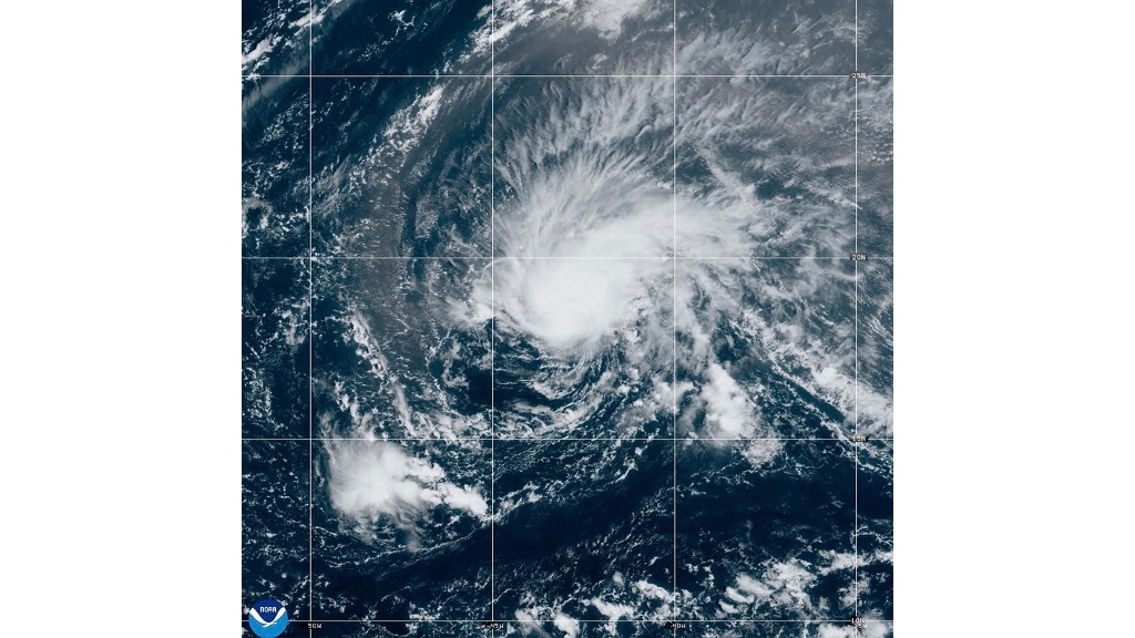 Hurricane Isaac & TS Joyce move through the open Atlantic - Loop News